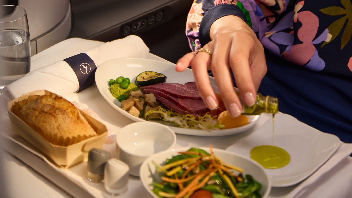 Business Class: menus on long-haul flights | Lufthansa